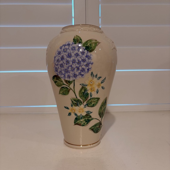 Lenox | Accents | Retired Lenox Hydrangeas In Blue Porcelain Vase 12 ...